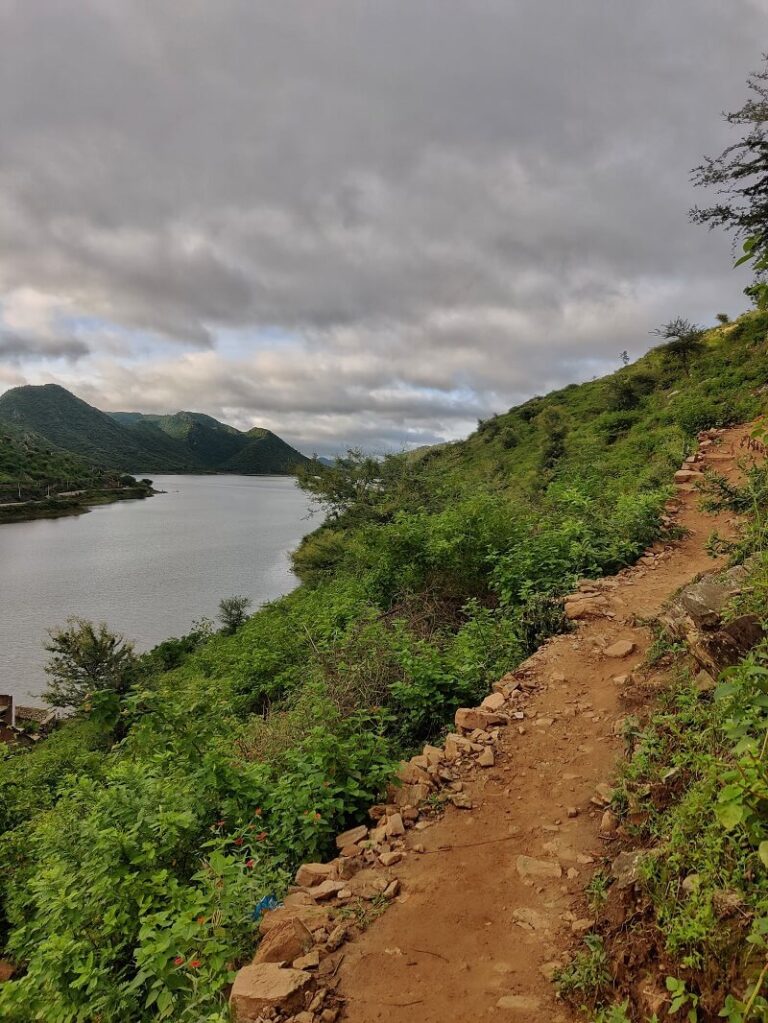 Bahubali Hills Udaipur - A short hike to the Heaven!!