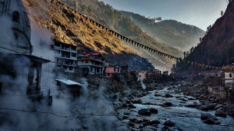 Take a dip into the natural hot springs at Manikaran near Kasol