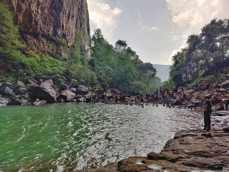 My experience on Devkund waterfall trek with Onacheaptrip