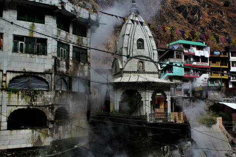 Take a dip into the natural hot springs at Manikaran near Kasol