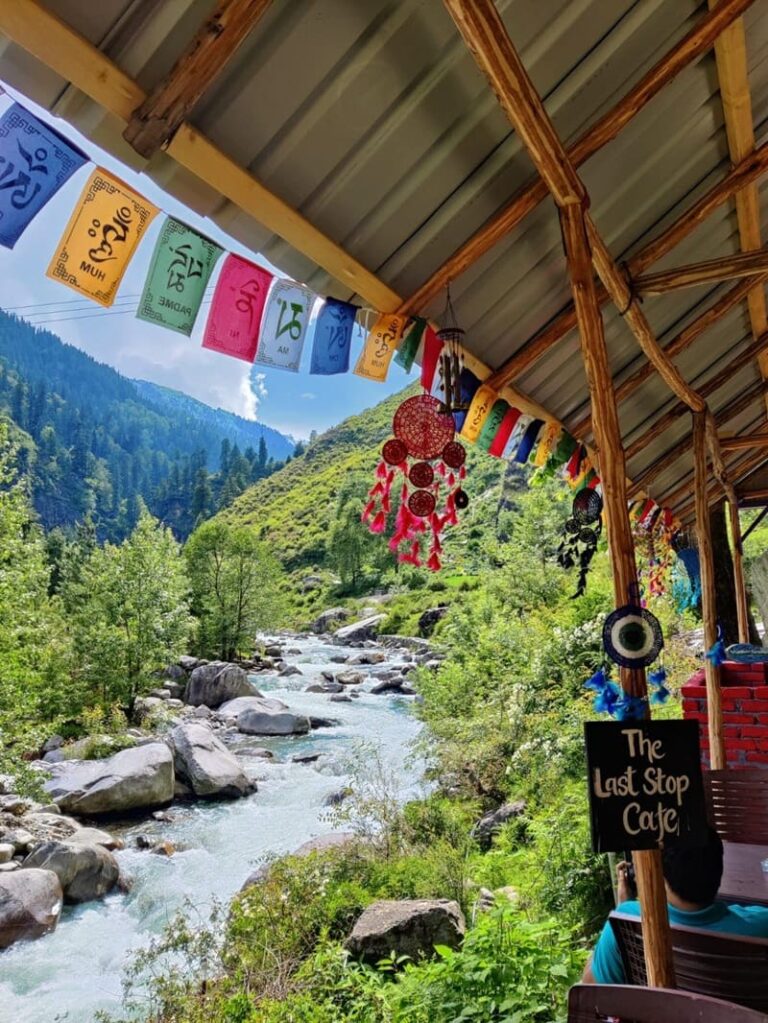 Best Riverside Cafe in Manali: Savor the Scenery
